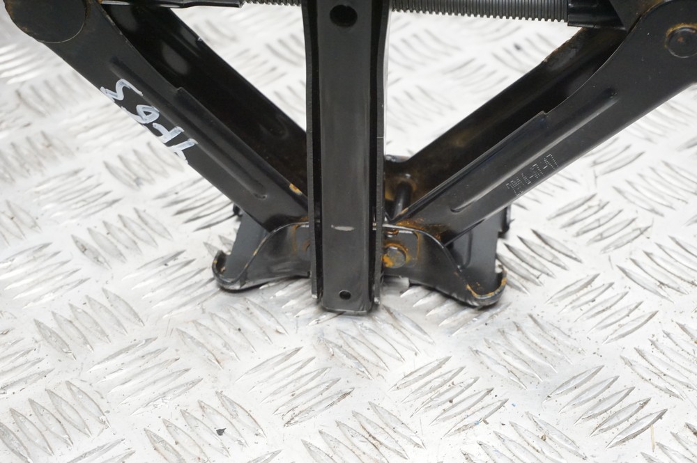 FORD FOCUS MK3 CAR JACK KIT 2011-2015 YF63 – Gala Motors