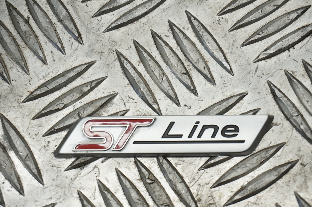 FORD FOCUS MK4 ST-LINE BADGE LOGO EMBLEM 2018-2020 LS68 – Gala Motors