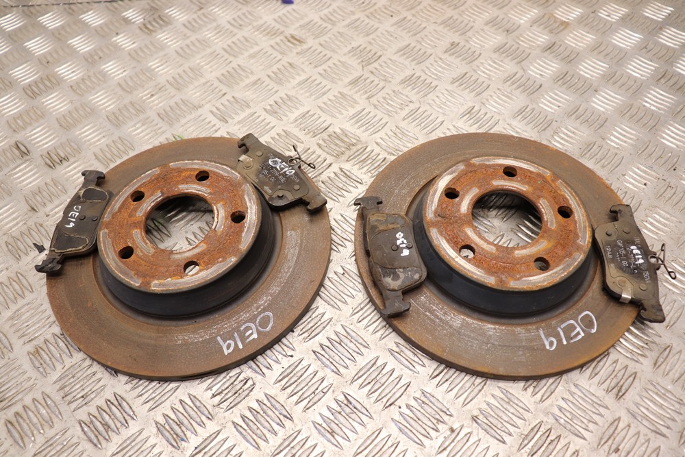FORD FOCUS MK4 REAR BRAKE DISCS WITH PADS 8000 MILES 2018-2020 OE19 ...