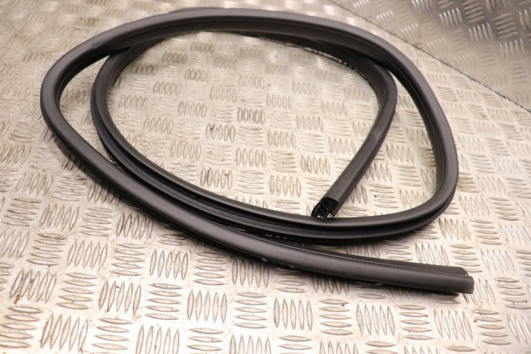 FORD FOCUS MK3 ST HATCHBACK REAR NSR DOOR RUBBER SEAL (ON BODY) 2015 ...