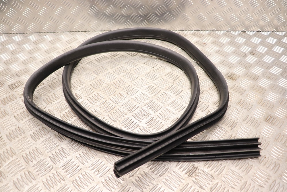 FORD FOCUS MK3 ST HATCHBACK REAR OSR DOOR RUBBER SEAL (ON BODY) 2015 ...