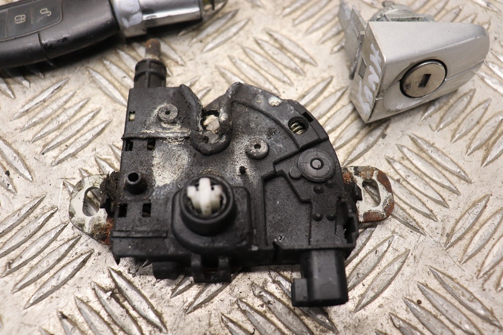 FORD FOCUS MK2 KEY DOOR IGNITION BONNET LOCK SET IN MOONDUST SILVER 08 ...