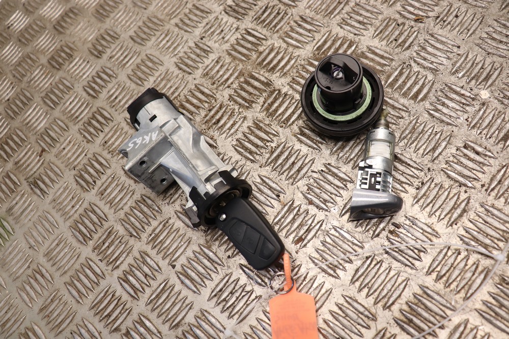 FORD KA MK2 KEY DOOR IGNITION FUEL CAP LOCK IN GREY STROBE 2009-2016 ...