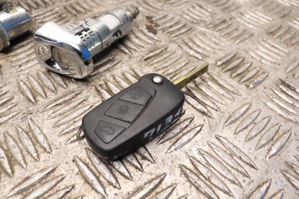 FORD KA MK2 KEY IGNITION DOOR LOCK SET IN MOONLIGHT SILVER 2009-2016 ...