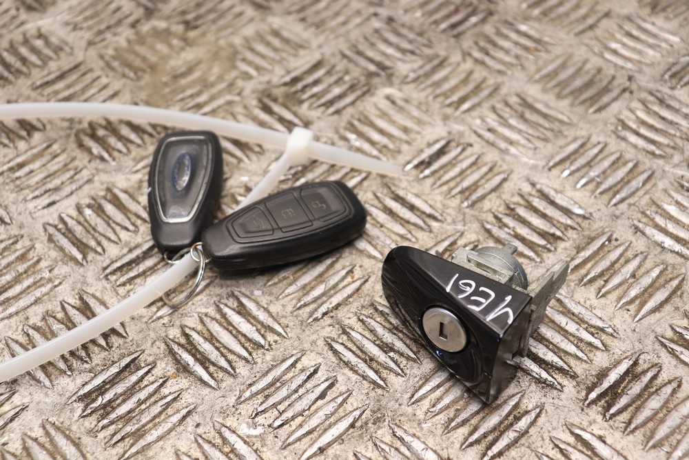 FORD FOCUS MK3 KEY DOOR LOCK IN PANTHER BLACK 2 KEYS 2011-2015 YE61 ...