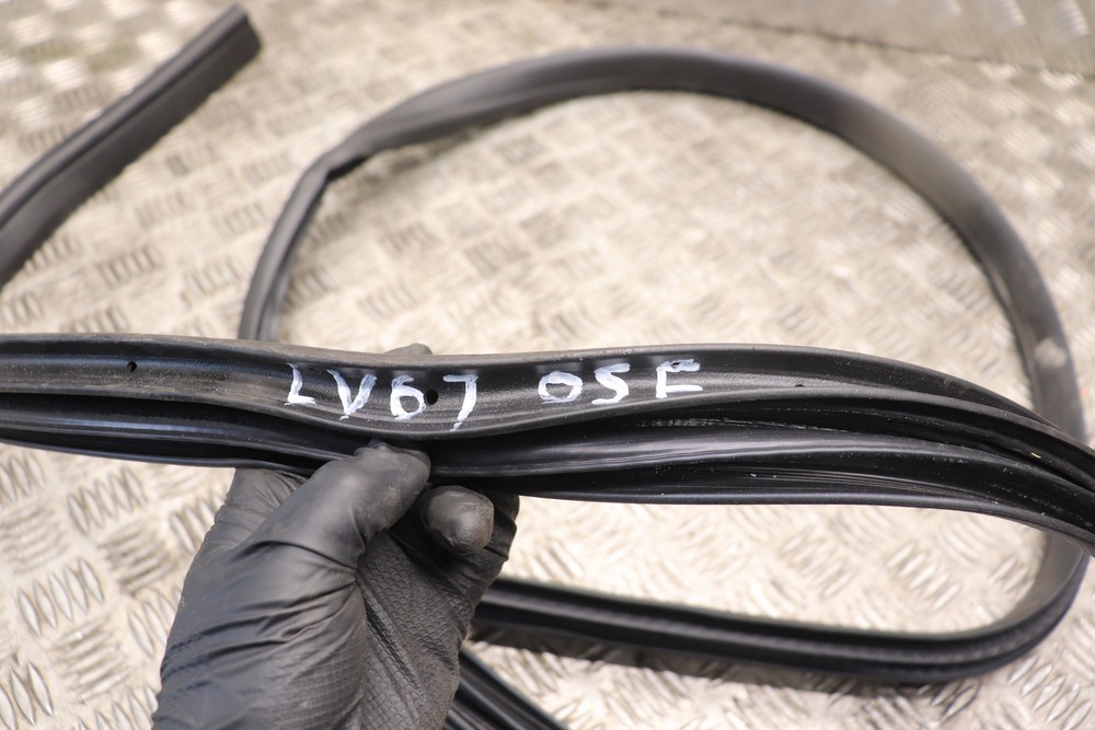 FORD FOCUS MK3 OSF RUBBER DOOR SEAL 2015-2018 LV67 – Gala Motors