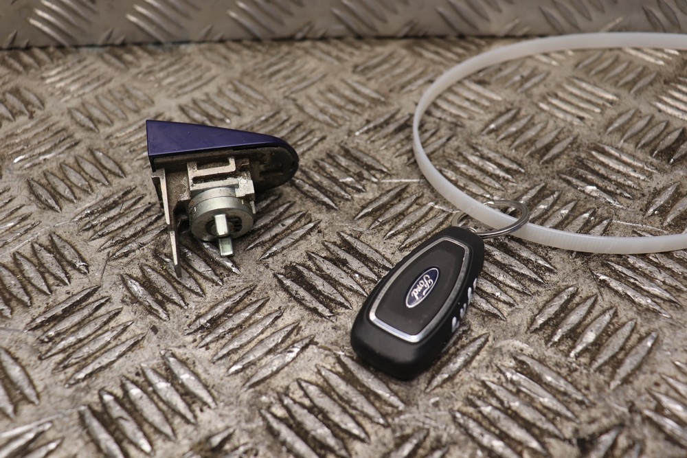 FORD FOCUS MK3 KEY DOOR LOCK IN DEEP IMPACT BLUE 2015-2018 GV65 – Gala ...