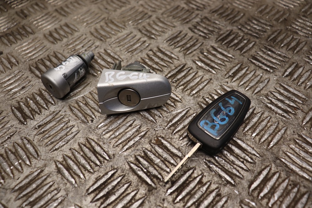 FORD FOCUS MK3 KEY DOOR LOCK IGNITION BARREL IN MOONDUST SILVER 2011 ...