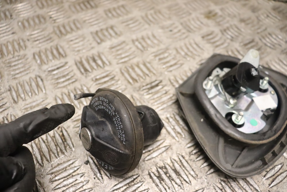 FORD KA MK2 KEY DOOR BOOT IGNITION TANK LOCK IN STROBE GREY 2009-2016 ...