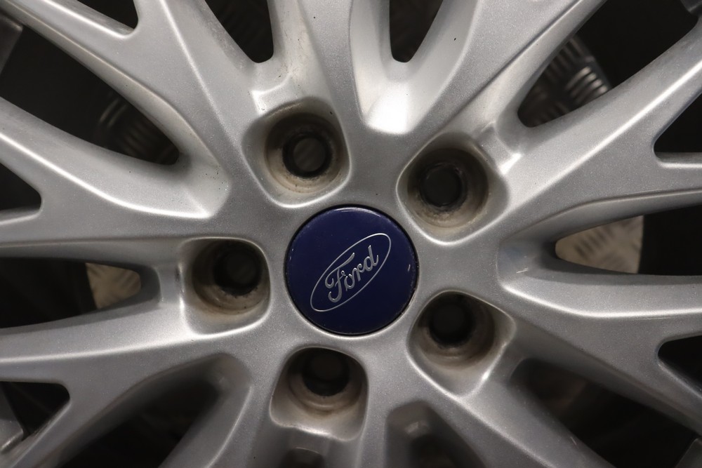 FORD FOCUS MK3 R17 ALLOY WHEEL WITH BAD TYRE 2011-2015 DK64-1 – Gala Motors