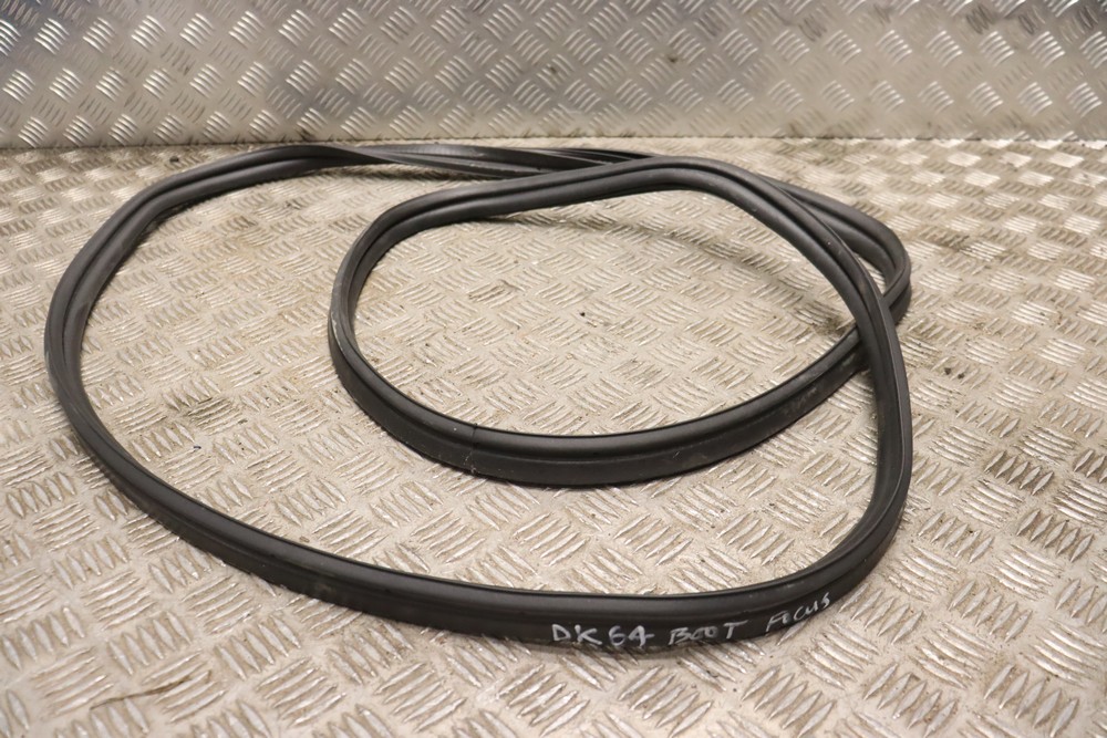 FORD FOCUS MK3 HATCHBACK TAILGATE BOOT RUBBER SEAL (ON BODY) 2011-2015 ...