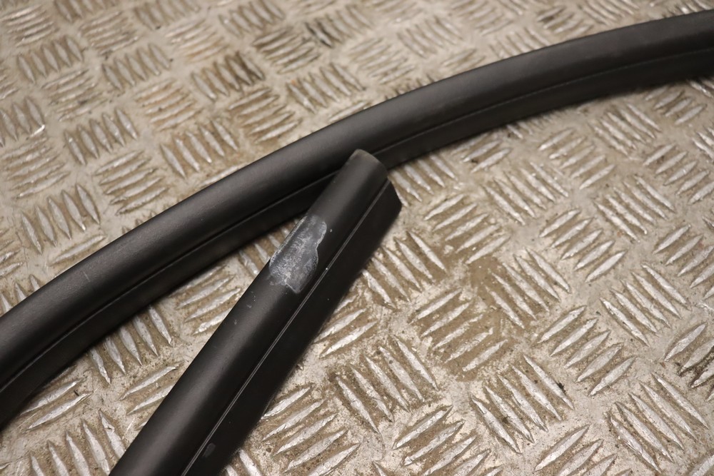 FORD FOCUS MK3 HATCHBACK TAILGATE BOOT RUBBER SEAL (ON BODY) 2011-2015 ...