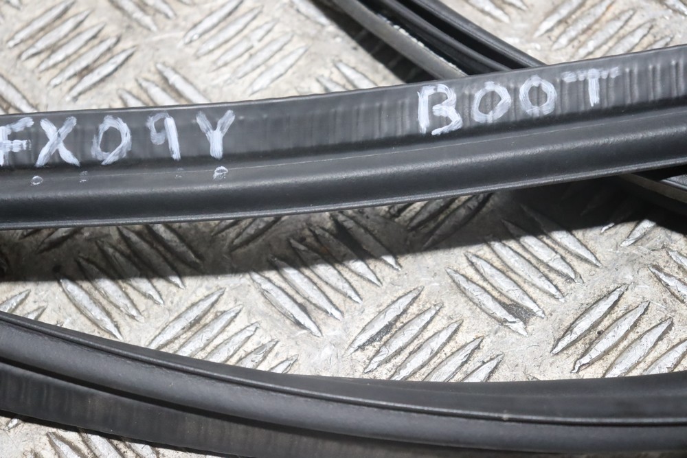 FORD FOCUS MK2 HATCHBACK TAILGATE BOOT RUBBER SEAL (ON BODY) 2008-2011 ...