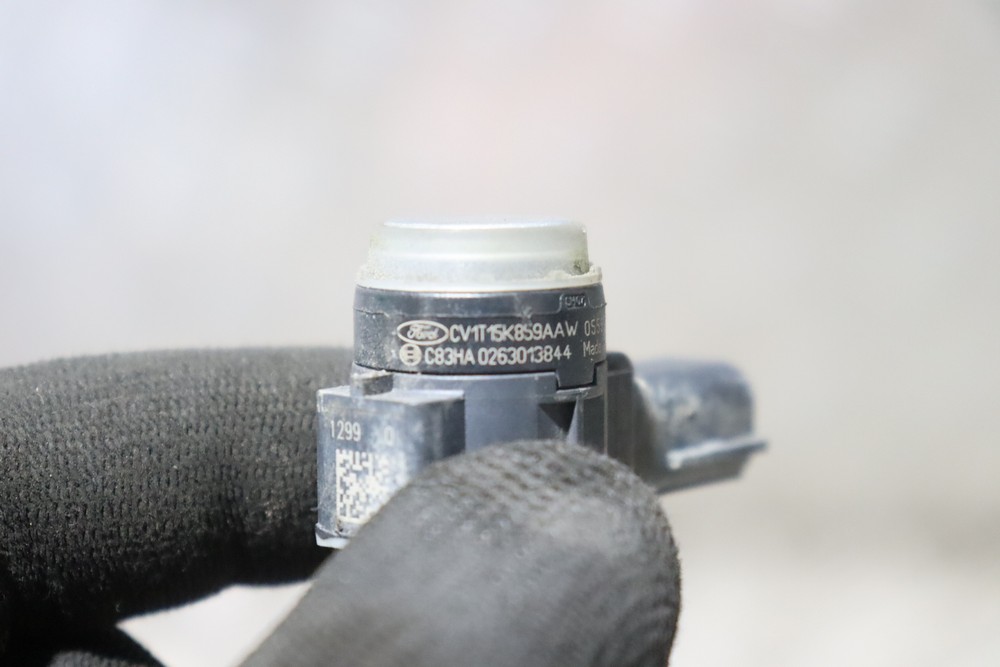 FORD B-MAX MK1 REAR BUMPER OUTER PARKING SENSOR IN SILVER 2012-2017 LV63-1 – Gala Motors