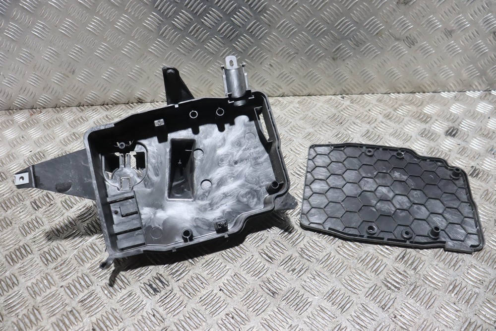 FORD FOCUS MK3 ENGINE ECU CAGE HOLDER HOUSING 2015-2018 YD15H – Gala Motors