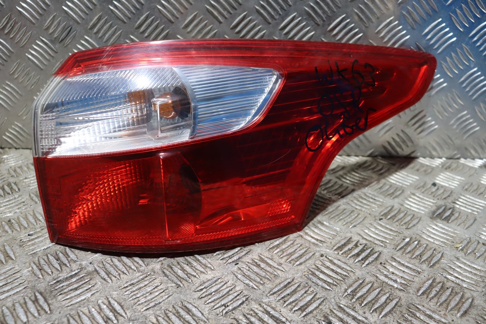 FORD FOCUS MK3 ESTATE OS REAR OUTER LIGHT CLUSTER NON LED SEE PHOTOS 11 ...
