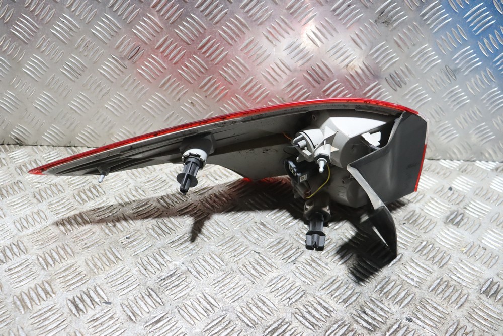 FORD FOCUS MK3 ESTATE OS REAR OUTER LIGHT CLUSTER NON LED SEE PHOTOS 11 ...