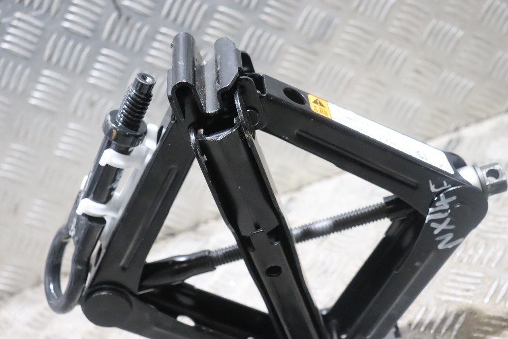 FORD FOCUS MK3 ST CAR JACK KIT 2011-2015 NX14F – Gala Motors