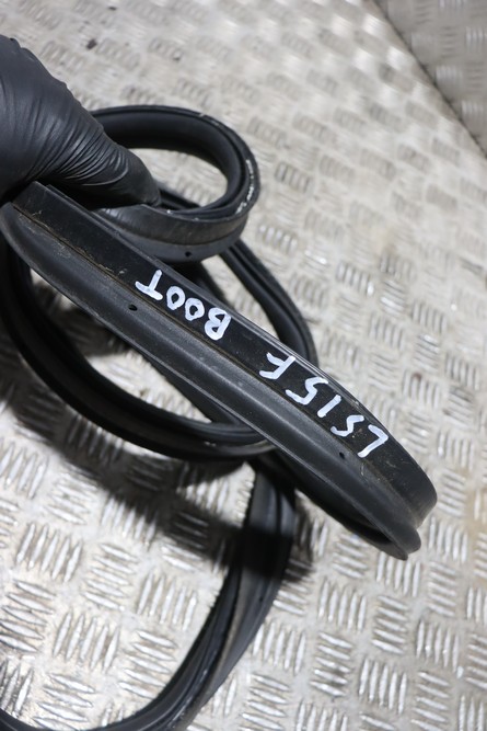 FORD FOCUS MK3 ST HATCHBACK TAILGATE BOOT SEAL (ON BODY) 2015-2018 ...