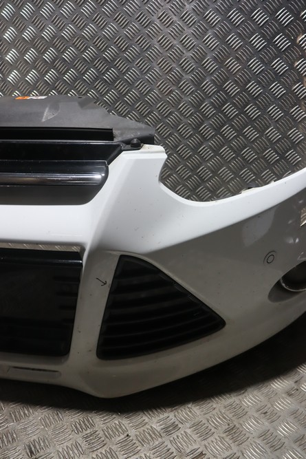 FOCUS MK3 FRONT BUMPER FROZEN WHITE SEE PHOTOS ACTIVE PARKING, XENON 11 ...