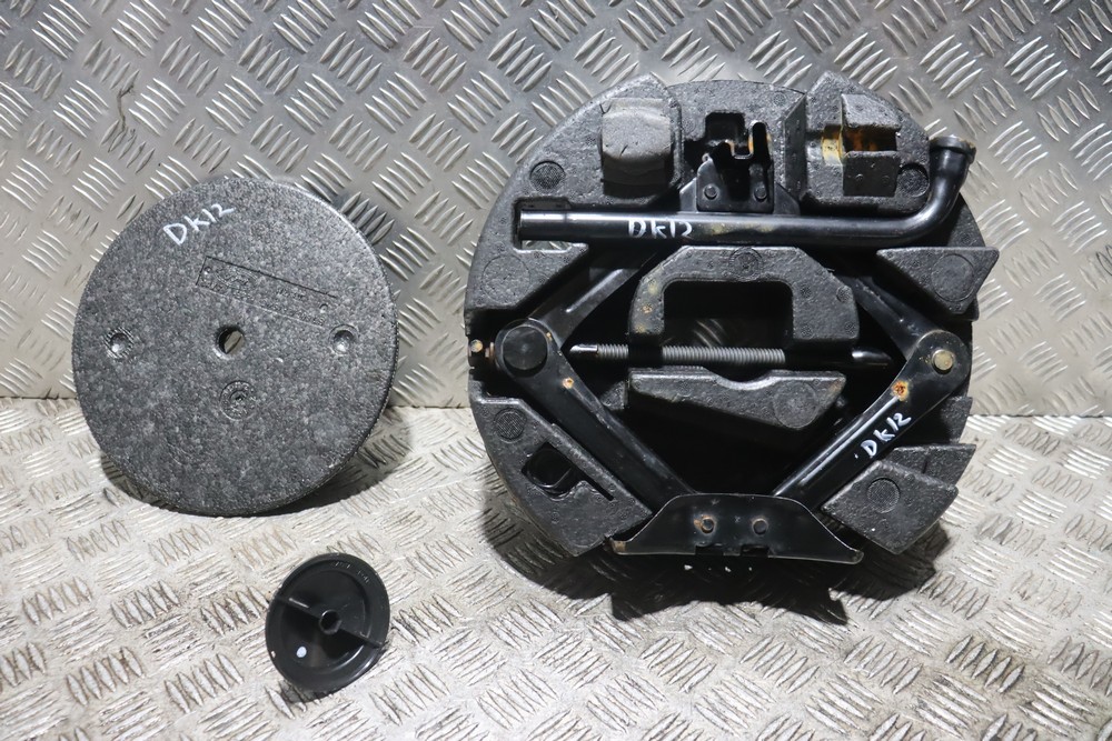 FORD FOCUS MK3 CAR JACK KIT (SEE PHOTOS) 2011-2015 DK12 – Gala Motors