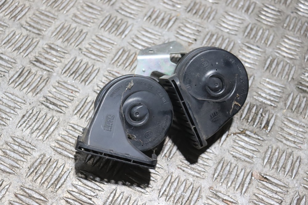 FORD FOCUS MK3 HORNS 2011-2015 YT63 – Gala Motors