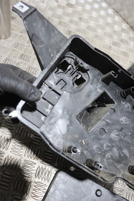 FORD C-MAX MK2 ENGINE ECU CAGE HOLDER HOUSING AV61-12A659-AE 2011-2015 ...