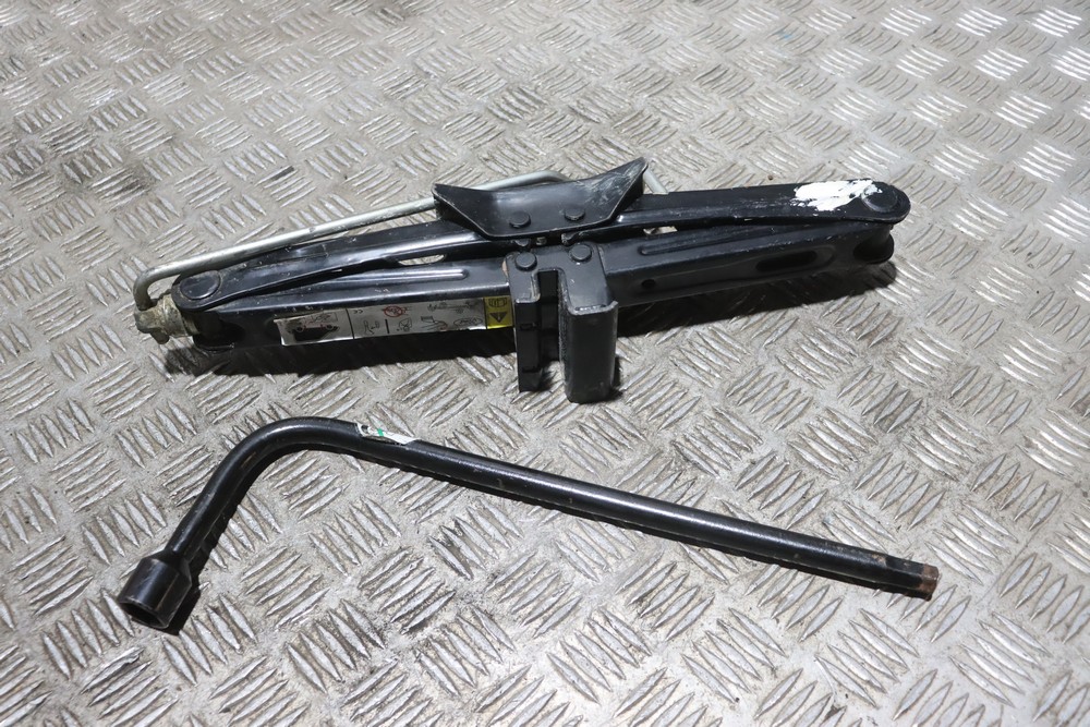 FORD TRANSIT CONNECT MK2 CAR JACK KIT 2014-2018 BC66W – Gala Motors