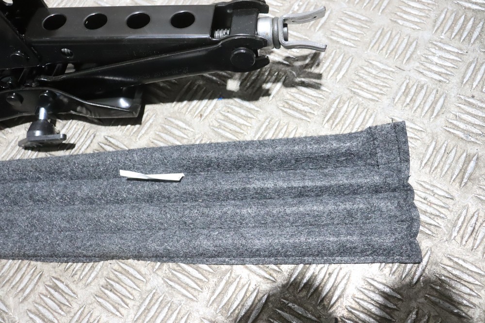 FORD RANGER MK3 CAR JACK KIT 2016-2022 YO68 – Gala Motors