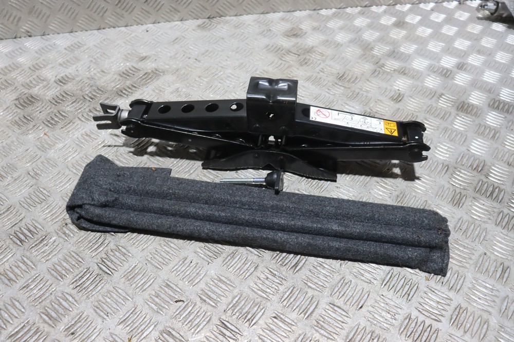 FORD RANGER MK3 CAR JACK KIT 2016-2022 LD68 – Gala Motors