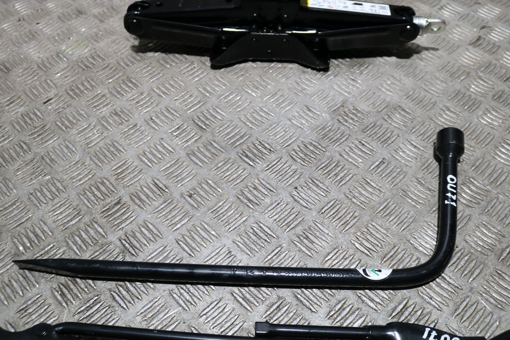 FORD TRANSIT CUSTOM MK8 CAR JACK KIT WITH HANDLE 2018-2022 OU71 – Gala ...