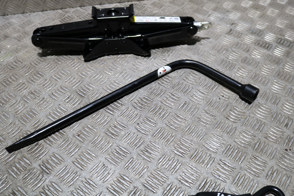 FORD TRANSIT CUSTOM MK8 CAR JACK KIT WITH HANDLE 2018-2022 OU71 – Gala ...