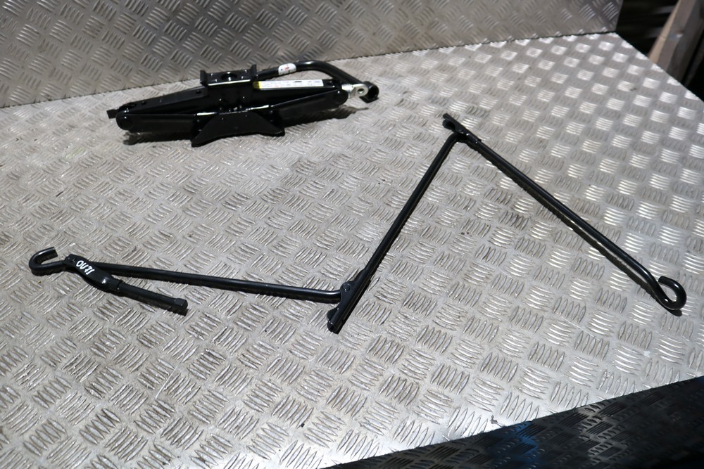 FORD TRANSIT CUSTOM MK8 CAR JACK KIT WITH HANDLE 2018-2022 OU71 – Gala ...