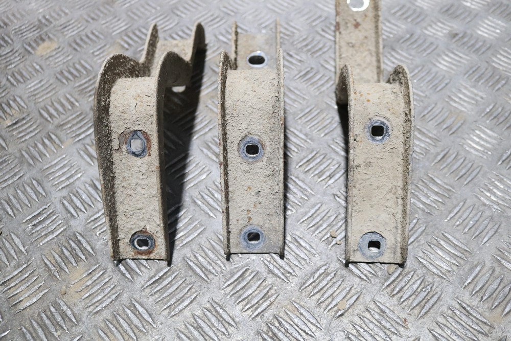 FORD RANGER MK3 NS SIDE STEP BRACKETS 2016-2022 YG21 – Gala Motors