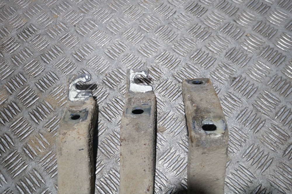 FORD RANGER MK3 NS SIDE STEP BRACKETS 2016-2022 YG21 – Gala Motors