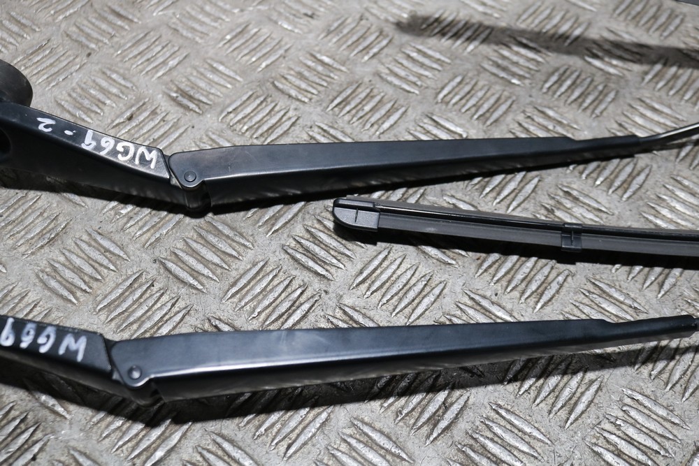 FORD TRANSIT CONNECT MK2 FRONT WIPER ARMS WITH WIPERS WG69 – Gala Motors