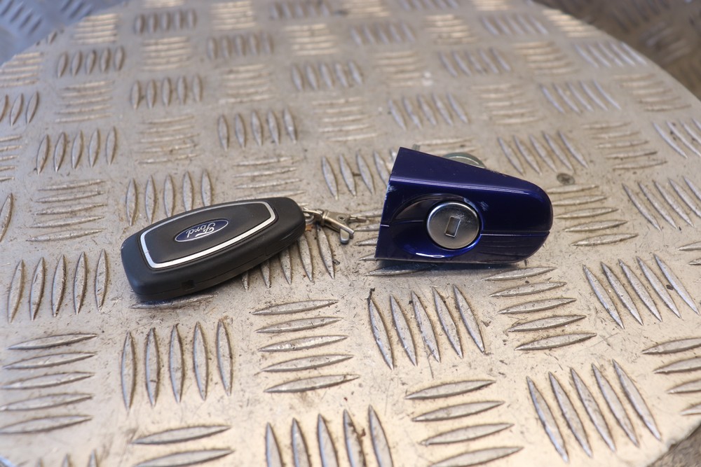 FORD KUGA MK2 KEY DOOR LOCK IN DEEP IMPACT BLUE 2013-2016 SH14 – Gala ...