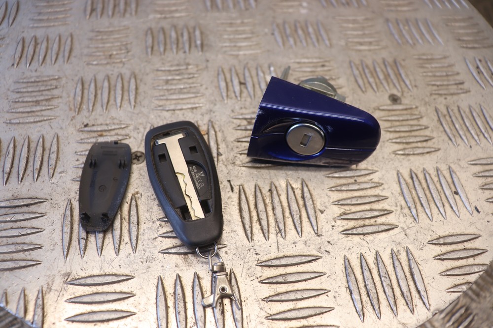 FORD KUGA MK2 KEY DOOR LOCK IN DEEP IMPACT BLUE 2013-2016 SH14 – Gala ...