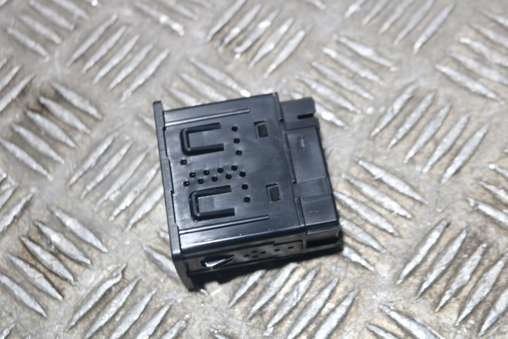 FORD C-MAX MK2 USB HUB AND SD CARD F1CT-14F014-AA 2016-2019 EA65 – Gala Motors