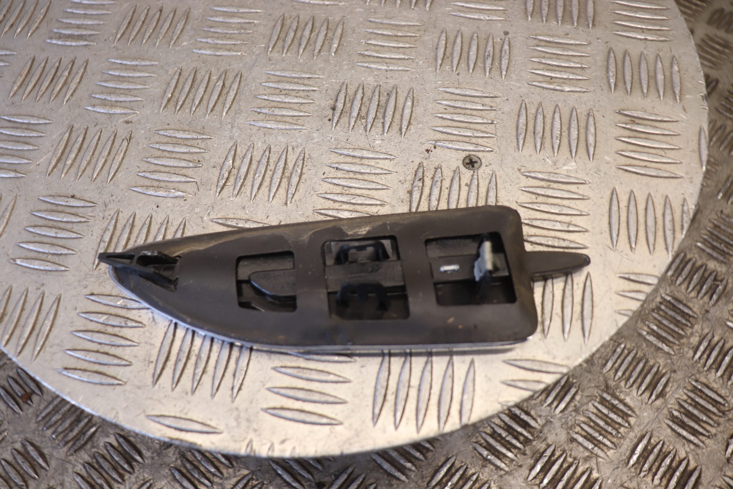 FORD KUGA MK2 OS WING TRIM 2017-2019 FG68 – Gala Motors