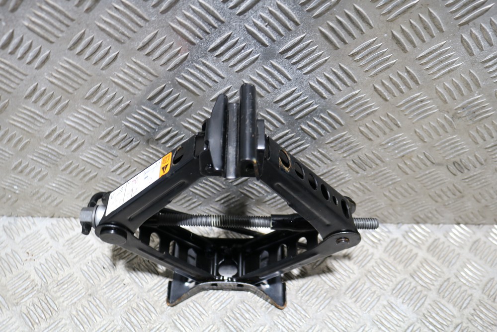 FORD FOCUS MK3 CAR JACK KIT BM51-17009-EC 2011-2015 VJZ4 – Gala Motors