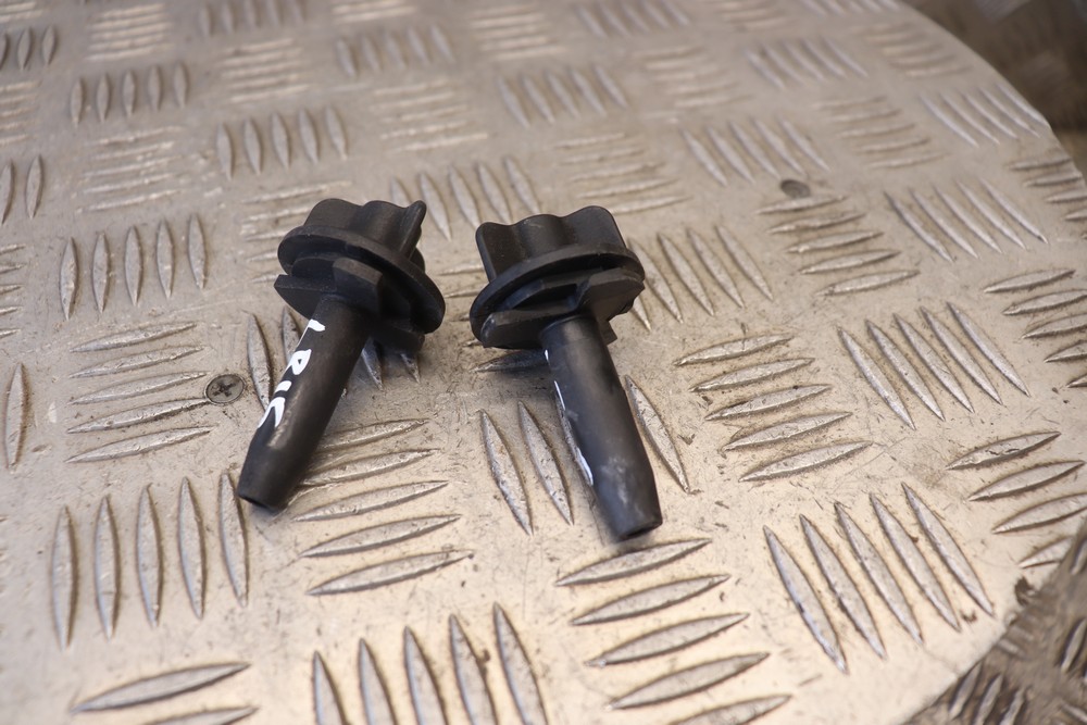 FORD MONDEO MK5 RADIATOR TOP HOLDER PINS 2015-2018 LR15 – Gala Motors