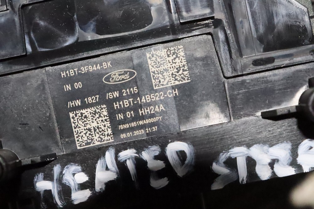 FORD PUMA 1.0 ECOBOOST INDICATOR WIPER STALK HEATED STEERING WHEEL 2019 ...