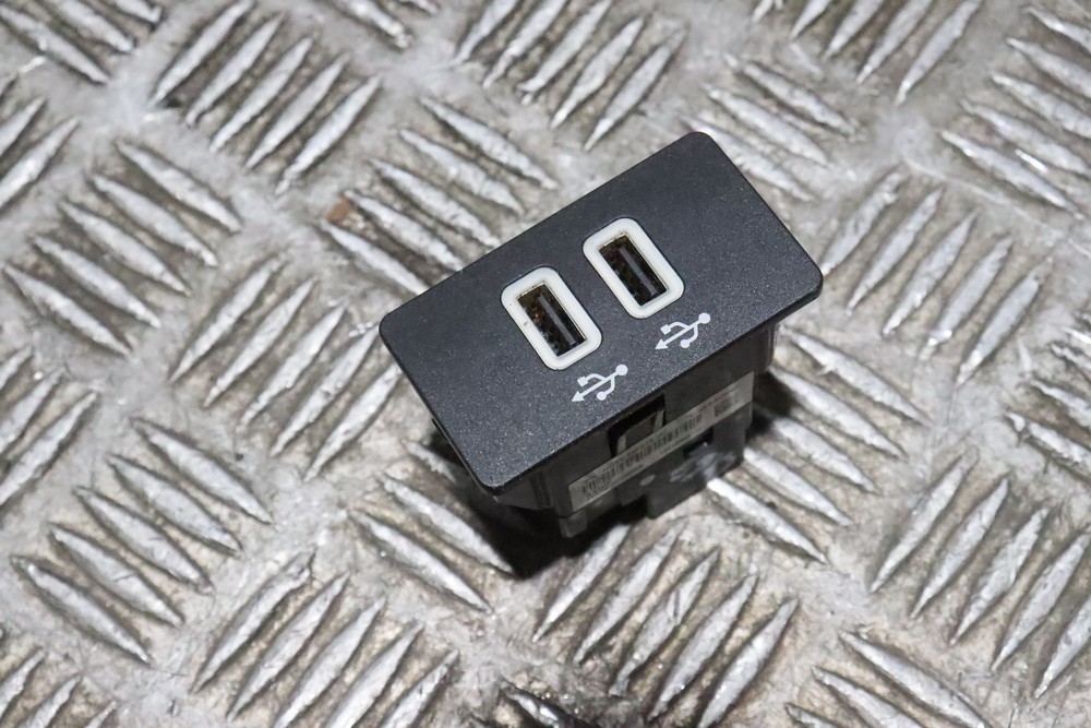 FORD RANGER MK3 USB HUB HC3T-14F014-BC 2016-2022 LX68 – Gala Motors