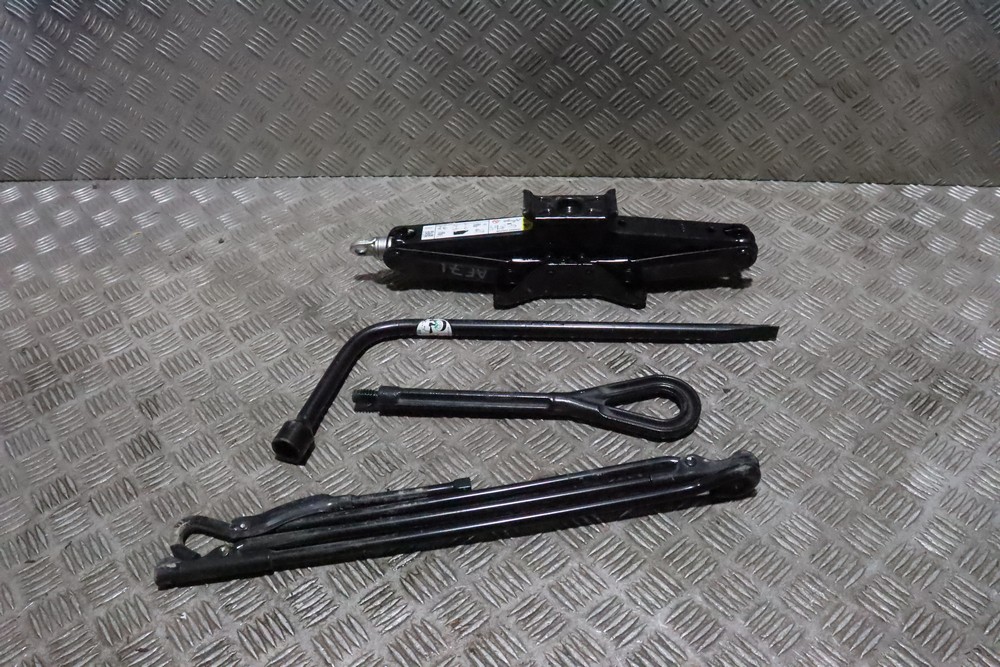 FORD TRANSIT CUSTOM MK8 CAR JACK KIT 2018-2022 AF71 – Gala Motors