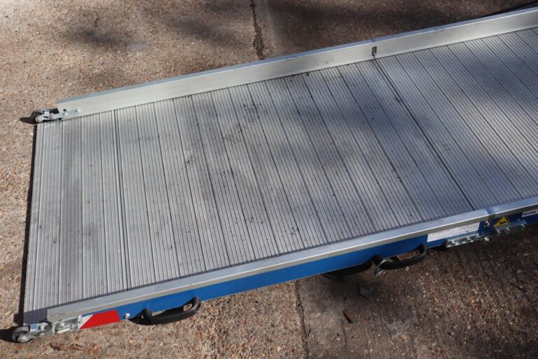FORD TRANSIT CUSTOM MK8 LOADING RAMP (DAMAGED) 2018-2022 YR72 – Gala Motors
