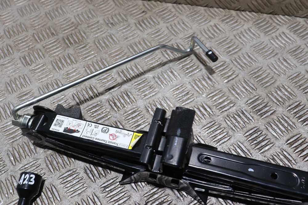 FORD TRANSIT CONNECT MK2 CAR JACK KIT 2019-2023 LA23 – Gala Motors