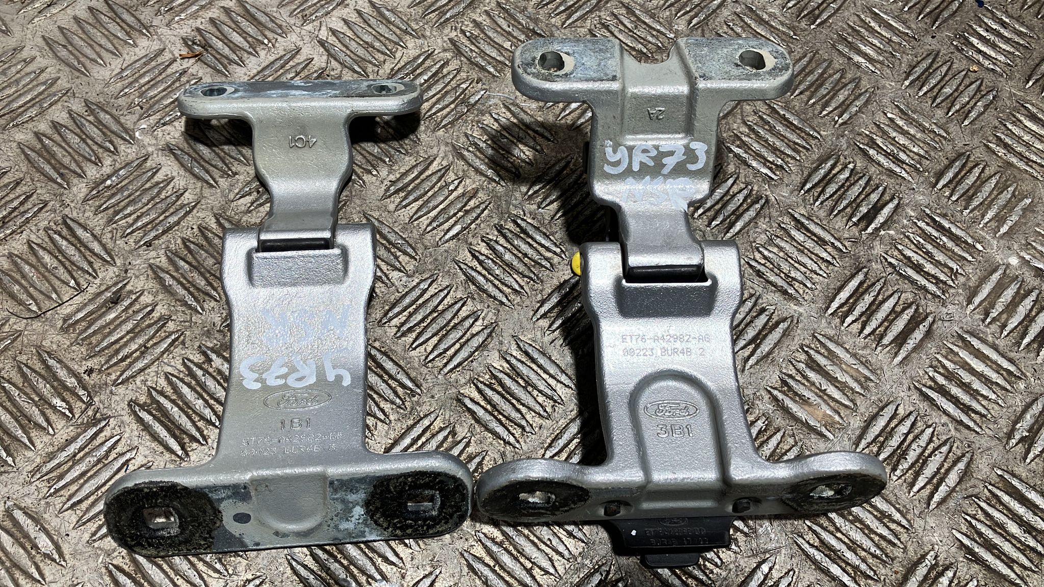 FORD TRANSIT COURIER MK2 NSR REAR DOOR HINGES IN MOONDUST SILVER 2018 ...
