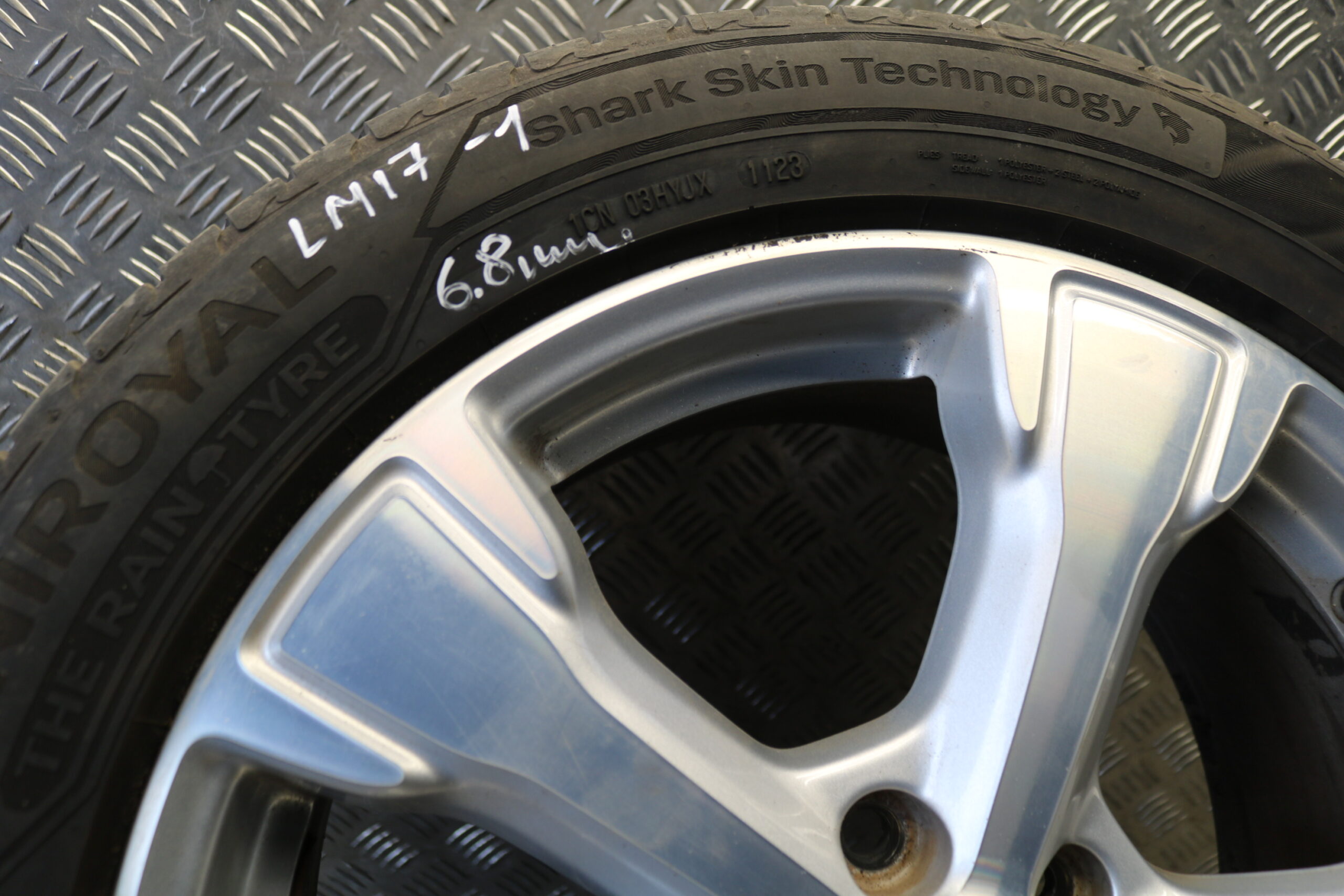 FORD KUGA MK2 R18 ALLOY WHEEL WITH 6.8MM TYRE GJ5C-1007-L1A 2017-2019 LM17-1 – Gala Motors